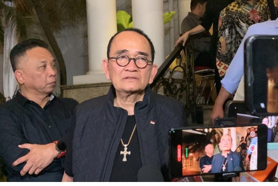 Tak Sedarah, Tapi Serasa Sekandung: Ruhut Sitompul Kenang Kedekatannya ...